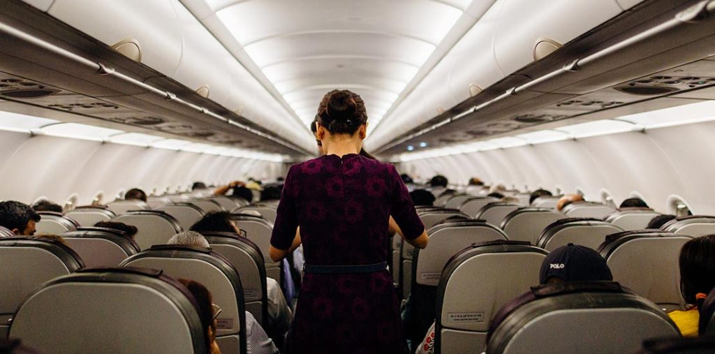 Requisitos para ser auxiliares de vuelo - Eduka